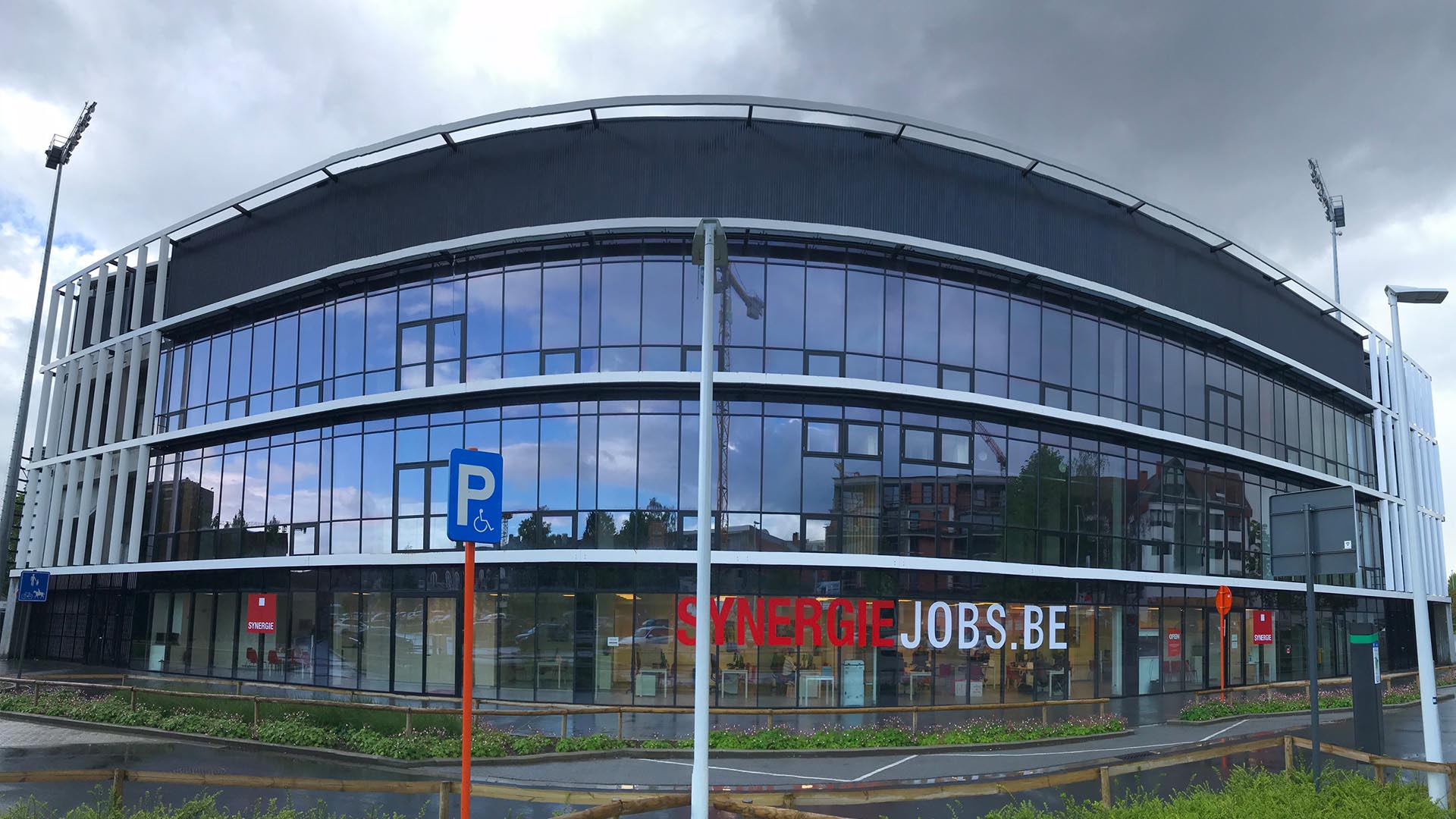 Stad koopt kantoren in stadion voor sportdienst - Waregem1